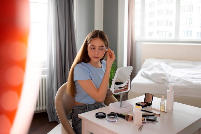 TV Makeup Vs Regular Makeup: Differences Behind the Scenes || Face ...